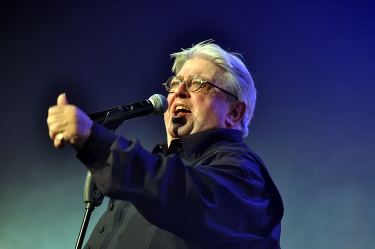 LUC CAALS komt nog één keer terug met “Caals zingt Hazes ...